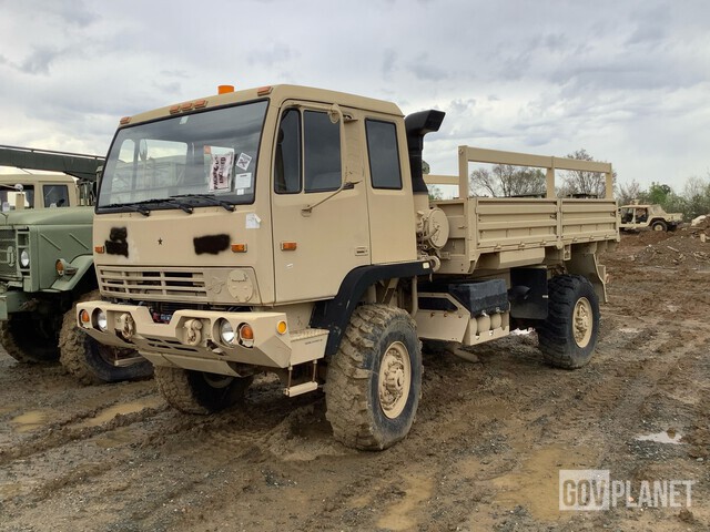 Surplus 2001 Stewart & Stevenson M1078A1 LMTV 4x4 Cargo Truck in Hooks ...