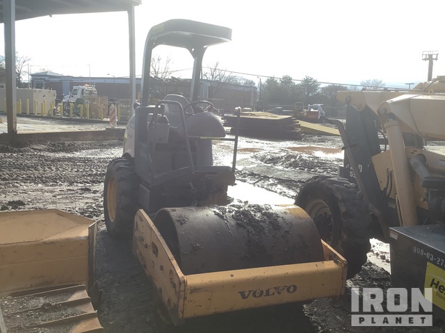 2016 Volvo SD45 Smooth Drum Compactor in Marietta, Georgia, United ...