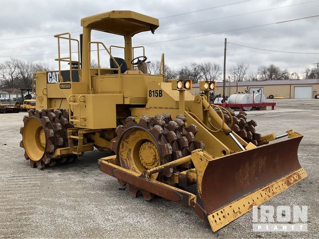 1995 Cat 815B Soil Compactor in Mattoon, Illinois, United States ...