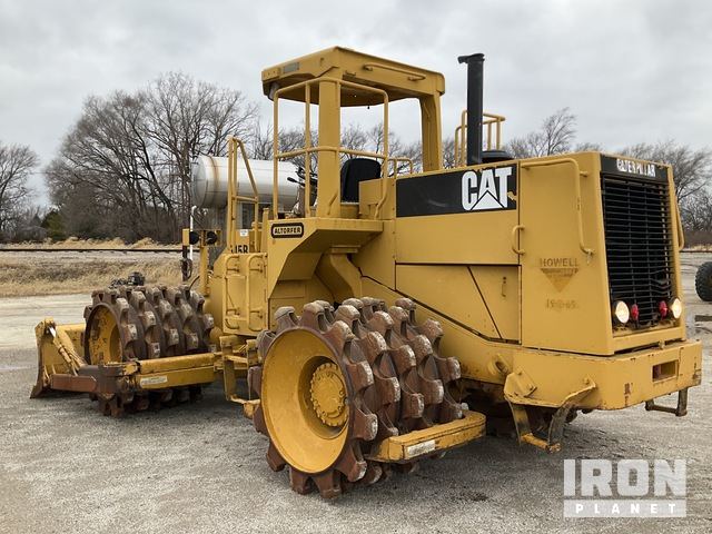 1995 Cat 815B Soil Compactor in Mattoon, Illinois, United States ...