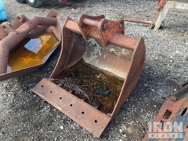36 in Digging Excavator Bucket in Louisville, Kentucky, United States ...