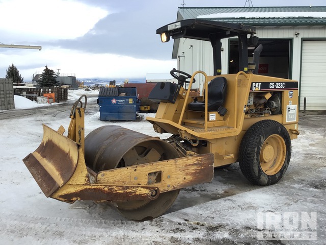 2006 Cat CS-323C Smooth Drum Compactor