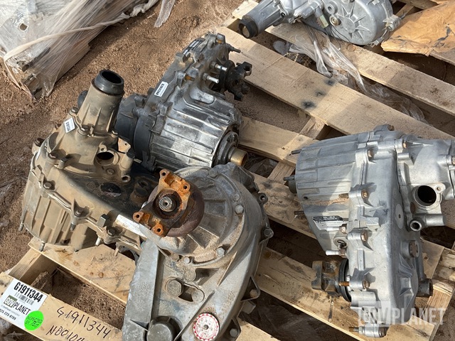 Surplus (4) New Process Gear Transfer Cases in Doyle, California ...