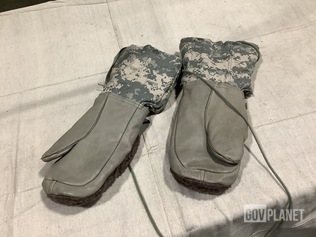 Surplus (53) Extreme Cold Weather Mitten Sets in Chambersburg ...
