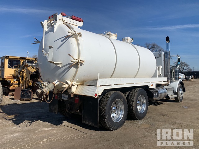 1992 Keith Huber 135-D-L-PTO-B-AC30-1B on 2009 Kenworth T800 6x4 Vacuum ...