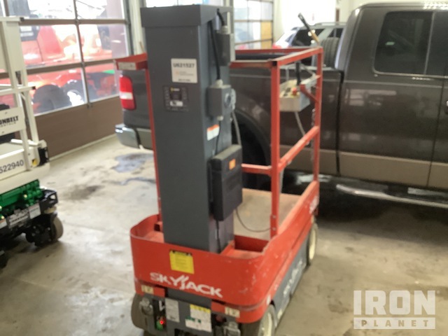 2013 Skyjack SJ16 Electric Vertical Mast Lift in St. Paul, Minnesota ...