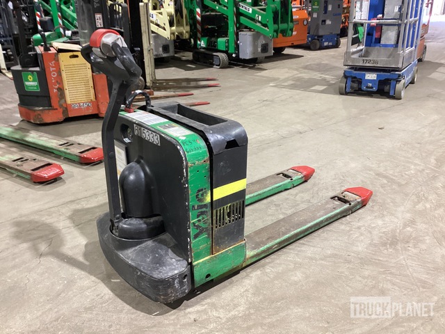 2014 Yale MPB040-EN24T2748 4000 lb Electric Pallet Jack in Islip, New ...