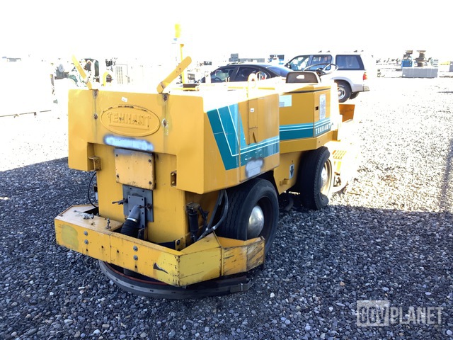Surplus Tennant 550 Scrubber in Hermiston, Oregon, United States ...
