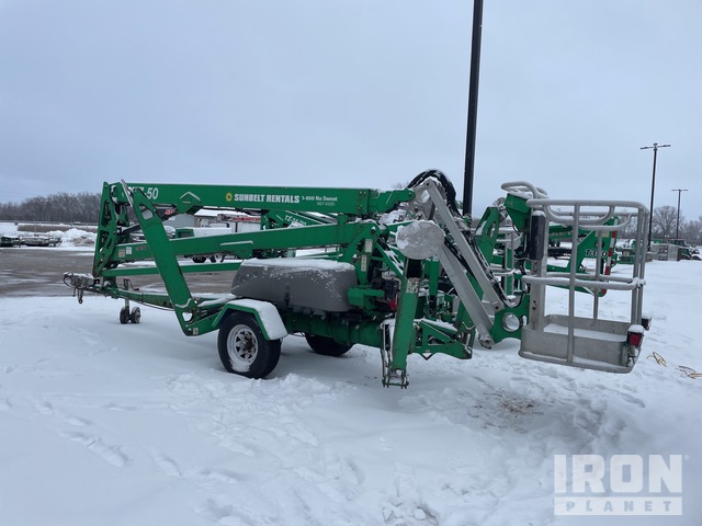 2015 Genie TZ-50 Gasoline 50 ft Articulating Towable Lift in North Fond ...
