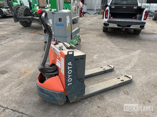 2019 Toyota 8HBW23 4500 lb Electric Pallet Jack in CHICAGO, Illinois ...