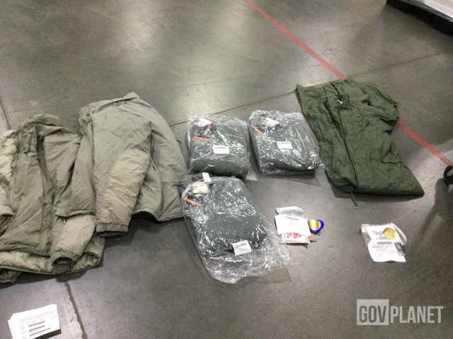 Surplus (20) Cold Weather Jackets, (2) Extreme Cold Weather Parkas ...