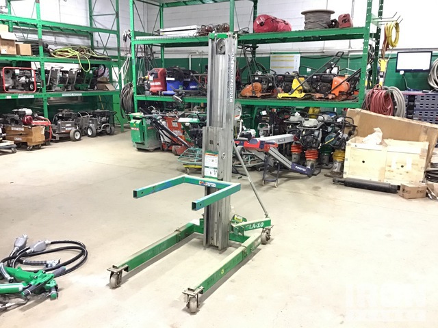 2010 Genie SLA-10 Material Hoist in Downingtown, Pennsylvania, United ...