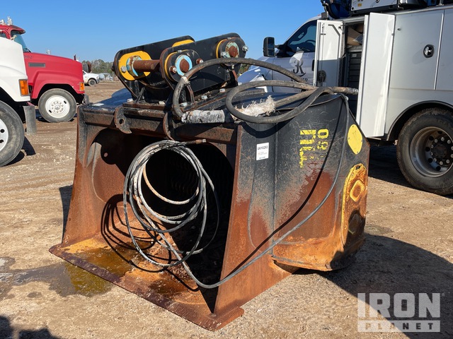 REMU 60 in Excavator Screening Bucket in Carthage, Texas, United States ...