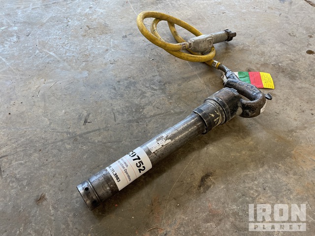 2016 Chicago Pneumatic CP4611P Rivet Buster in ORANGEVILLE, Ontario ...