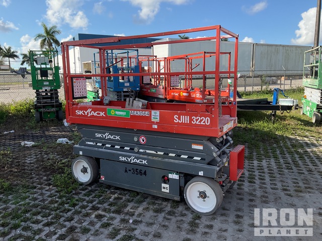 2017 Skyjack SJIII-3220 Electric Scissor Lift in Florida City, Florida ...