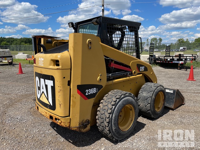 2013 Cat 236B3 Skid Steer Loader in Carleton, Michigan, United States ...