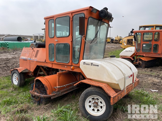 2005 Broce RJ350 Self-Propelled Broom in Baytown, Texas, United States ...