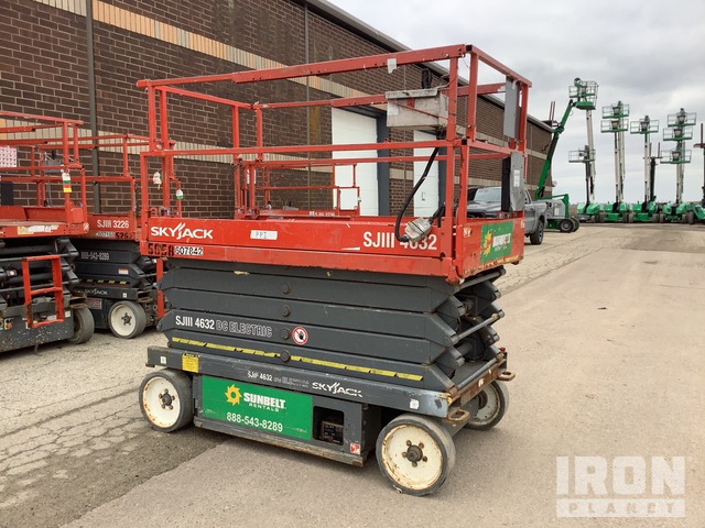 2013 Skyjack SJIII-4632 Electric Scissor Lift in Sugar Grove, Illinois ...
