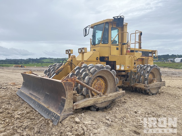 1986 Cat 825C Soil Compactor