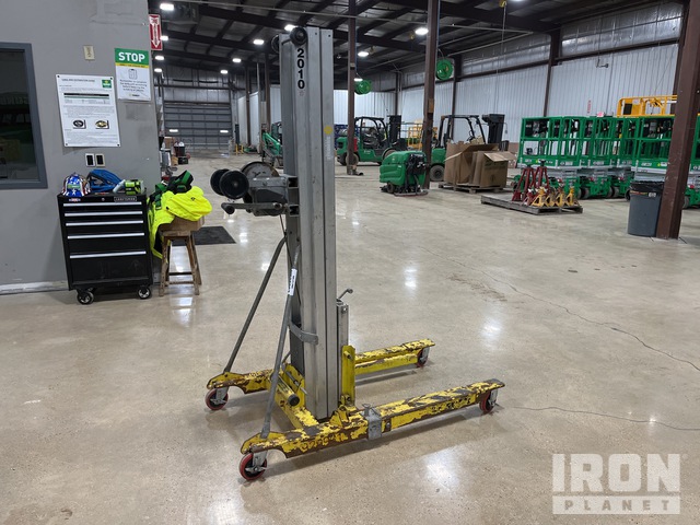 2016 Sumner 2010 Material Hoist in Waukesha, Wisconsin, United States ...