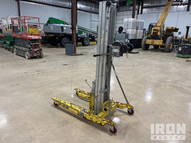 2016 Sumner 2010 Material Hoist in Waukesha, Wisconsin, United States ...