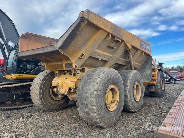 Surplus John Deere 400D Articulated Dump Truck in Chehalis, Washington ...