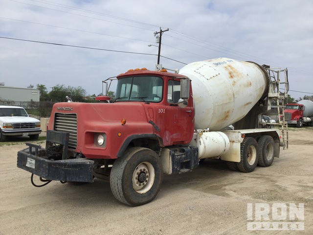 1999 Mack DM690S 6x4 Mixer Truck in Lufkin, Texas, United States ...