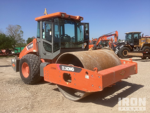 2018 XCMG CV122PD Smooth Drum Compactor in Lake Worth, Texas, United ...