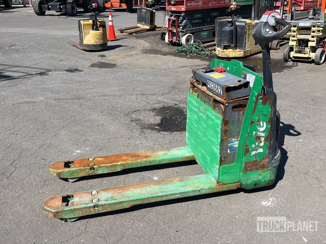 2016 Yale MPB045VGN24T2746 4510 lb Pallet Jack in Maspeth, New York ...