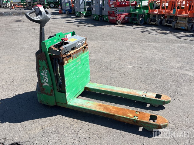 2016 Yale MPB045VGN24T2746 4510 lb Pallet Jack in Maspeth, New York ...