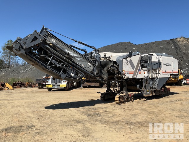2014 Wirtgen W200i Tracked Asphalt Transfer Machine in Charlotte, North ...