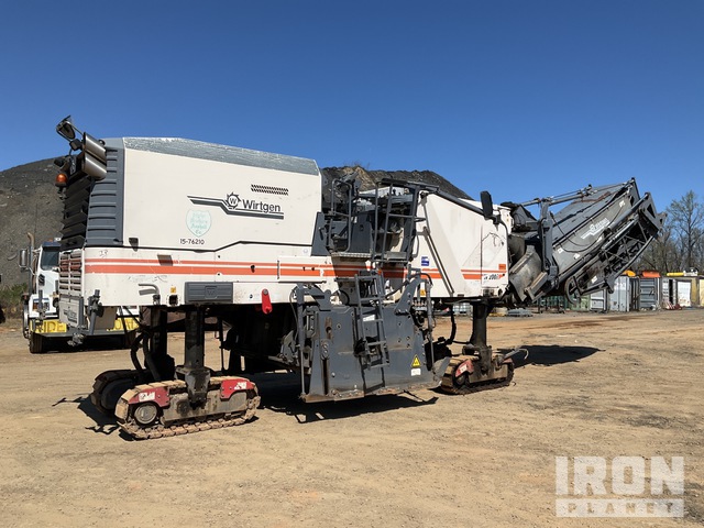 2014 Wirtgen W200i Tracked Asphalt Transfer Machine in Charlotte, North ...