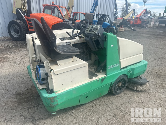 2013 Tennant 6600 Ride-On Floor Sweeper in Tracy, California, United ...