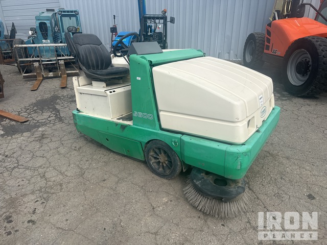 2013 Tennant 6600 Ride-On Floor Sweeper in Tracy, California, United ...