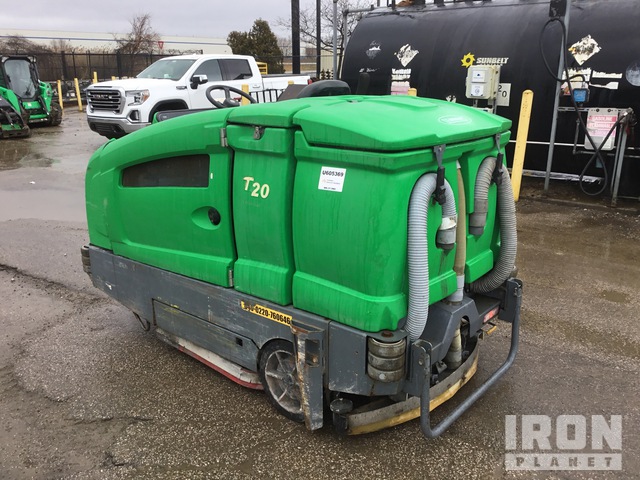 2015 Tennant T20 Ride-On Floor Scrubber in Cleveland, Ohio, United ...