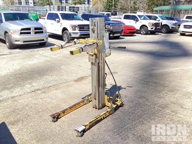 2016 Sumner 2412 Material Hoist in Atlanta, Georgia, United States ...