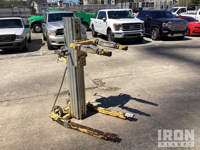 2016 Sumner 2412 Material Hoist in Atlanta, Georgia, United States ...
