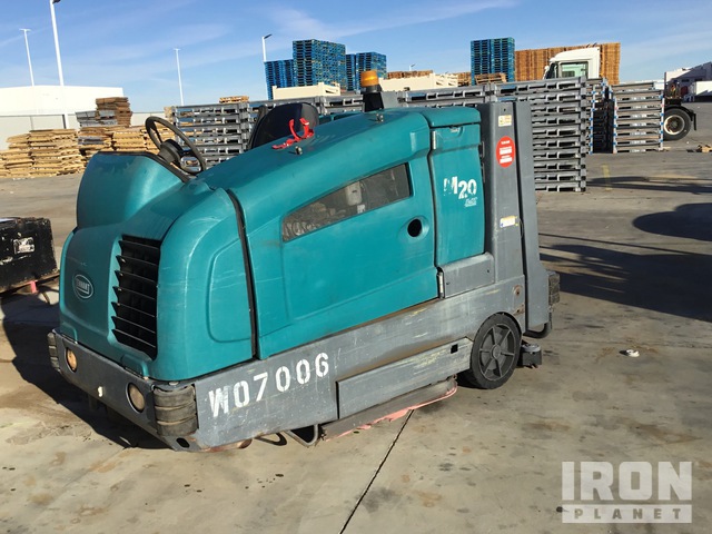 Tennant M20 Ride-On Floor Scrubber in Victorville, California, United ...
