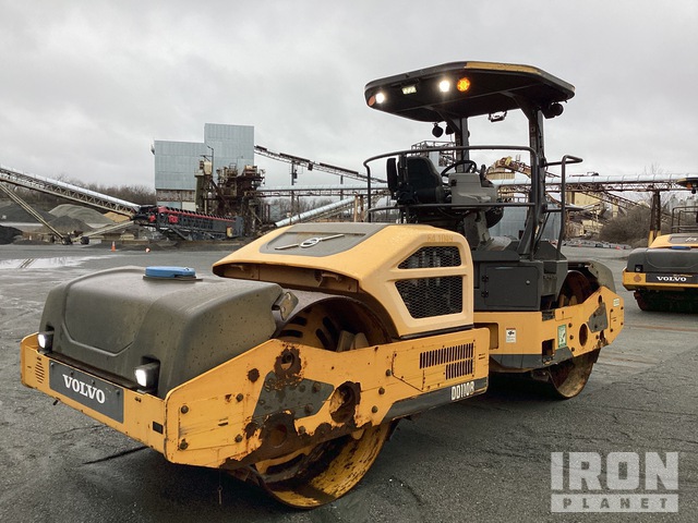 2016 Volvo DD110B Double Drum Roller in Acushnet, Massachusetts, United ...