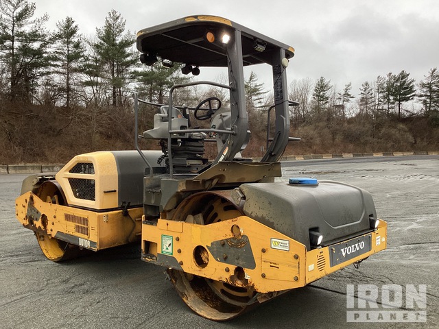 2016 Volvo DD110B Double Drum Roller in Acushnet, Massachusetts, United ...