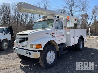 1998 Altec L42A 400 lb Articulated Boom on 1999 International 4700 4x2 ...