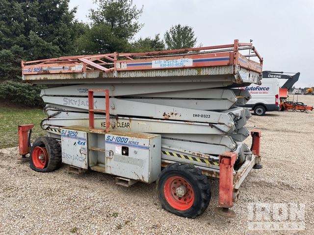 1998 Skyjack 9250 Dual Fuel 4x4 Scissor Lift in Morris, Illinois ...