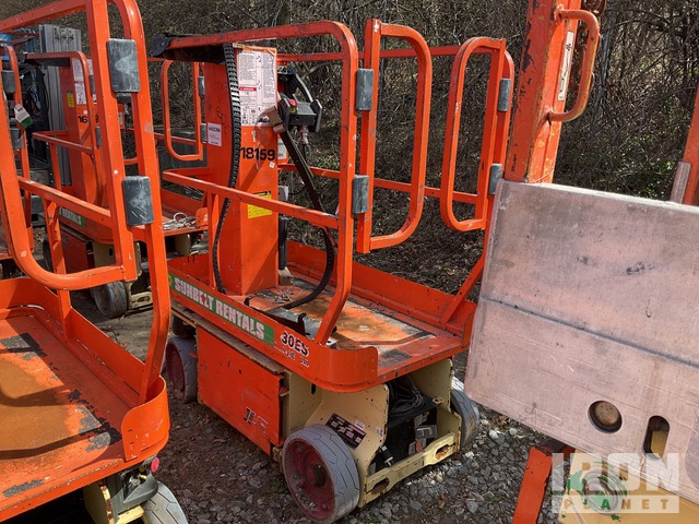 2014 JLG 1230ES Electric Vertical Mast Lift in North Franklin ...