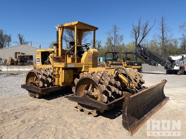 1975 Cat 815 Soil Compactor in Hebron, Kentucky, United States ...