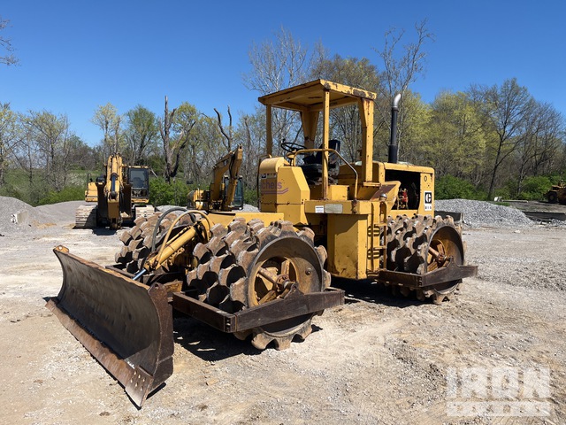 1975 Cat 815 Soil Compactor in Hebron, Kentucky, United States ...