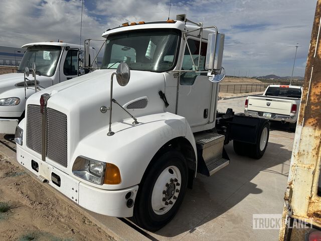 2005 Kenworth T300 S/A Day Cab Truck Tractor in Litchfield Park ...