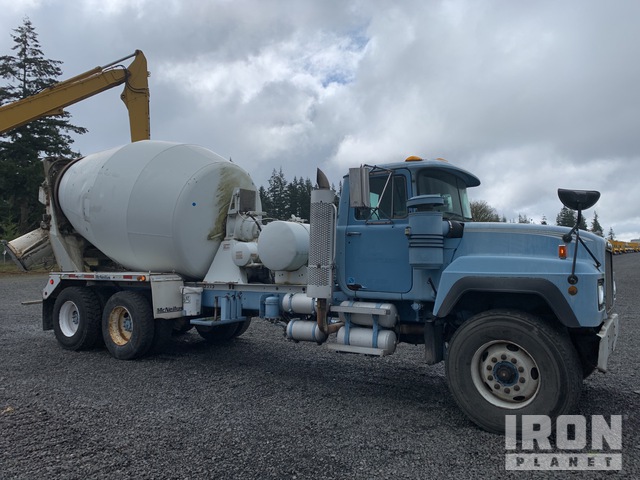 2001 Mack RD690S 6x4 Mixer Truck in Chehalis, Washington, United States ...