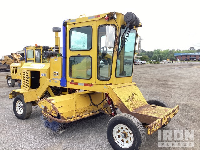 2010 Superior DT80-J Self-Propelled Broom in Jasper, Alabama, United ...