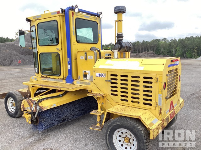 2010 Superior DT80-J Self-Propelled Broom in Jasper, Alabama, United ...