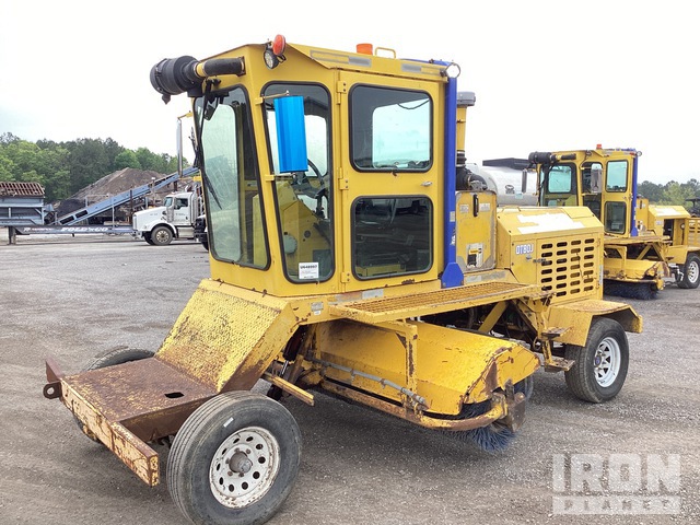 2010 (unverified) Superior DT80-J Self-Propelled Broom in Jasper ...